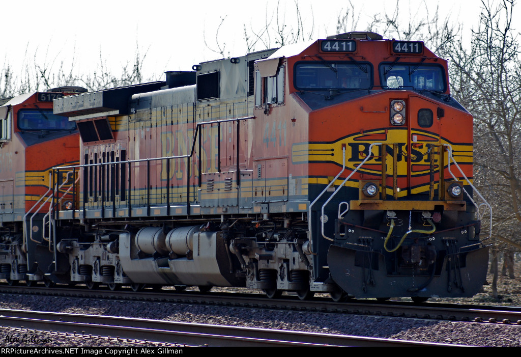BNSF 4411 Eastbound